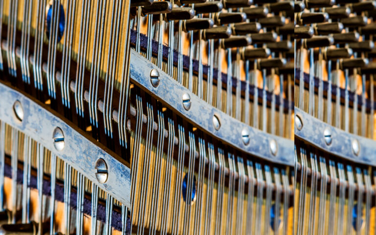How does an electric piano work? The anatomy of an electric piano ...